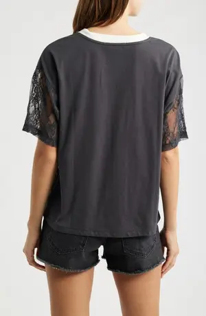 VINYL ICONS Graphic Lace Football T-shirt