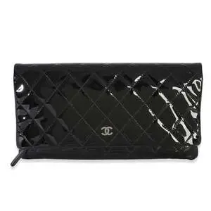 Chanel Quilted Patent Beauty Cc Clutch - Black