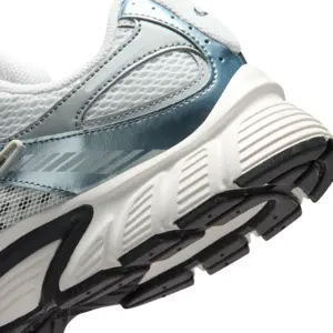 Nike V5 Rnr Athletic Shoes
