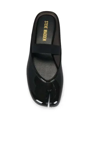 Steve Madden Cova Flat