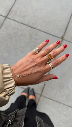 BEADS BY TARA Mother Of Pearl Hand Chain
