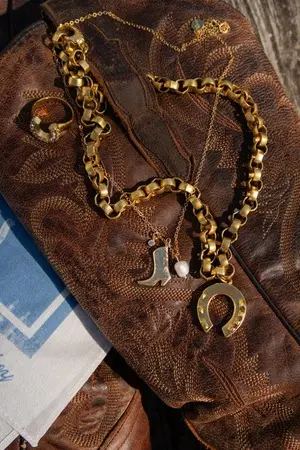 BEADS BY TARA Lucky Me Horseshoe Pendant Necklace