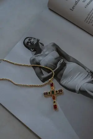 BEADS BY TARA Dallas Statement Cross Necklace