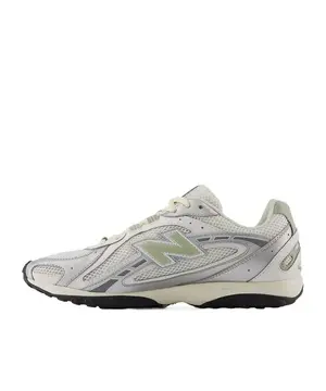 NEW BALANCE 204l Sports Shoes