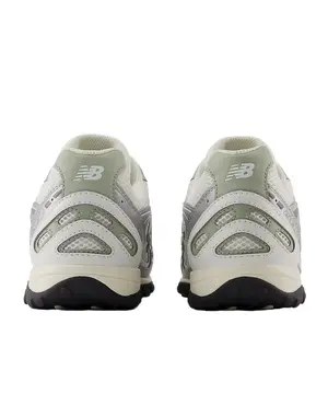 NEW BALANCE 204l Sports Shoes