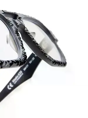 KUBORAUM Hammered-effect Geometric-frame Glasses