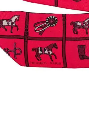Hermès 2000-2026 Couvertures Et Tenues De Jour Surteint Silk Twilly Scarf Scarves - Red