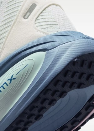 Nike Vomero 18 Sneakers