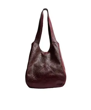 Chloé Grained Leather Shoulder Bag With Gold Tone Hardware - Black