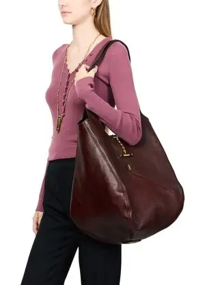 Chloé Grained Leather Shoulder Bag With Gold Tone Hardware - Black