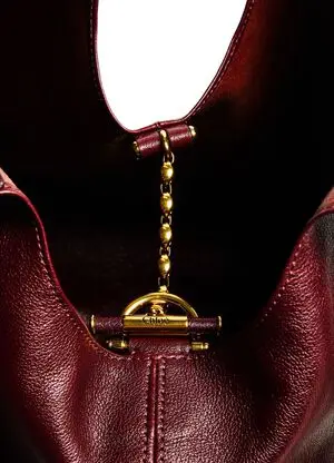 Chloé Grained Leather Shoulder Bag With Gold Tone Hardware - Black