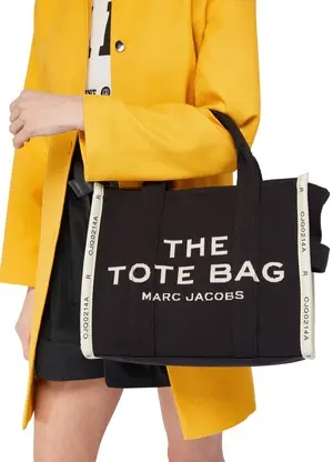 Marc Jacobs Logo Shoulder Bag