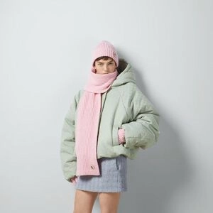 Gucci Logo Patch Knit Scarf