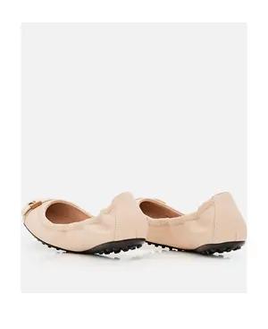 TOD'S Logo Plaque Round Toe Flat Shoes