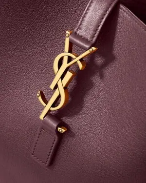 Saint Laurent Le 5 À 7 Bag In Grained Leather - Corps Red
