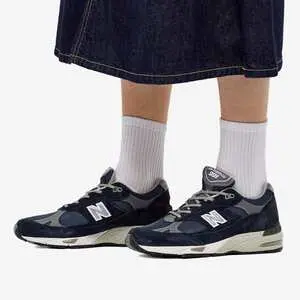 NEW BALANCE 991 Paneled Low-top Sneakers - Black