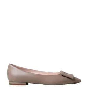 ROGER VIVIER Gommettine Pointed-toe Flat Shoes - Beige