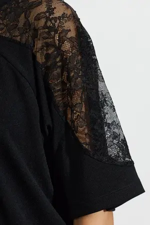 Off-White Oversized T-shirt