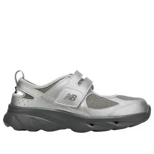 NEW BALANCE Breeze Sneakers - Metallic Silver