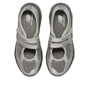 NEW BALANCE Breeze Sneakers - Metallic Silver