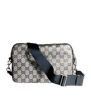 Gucci Essence Classic Small Crossbody Bag