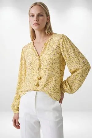 EXQUISE Florenz Crew Neck Tie Front Patterned Blouse