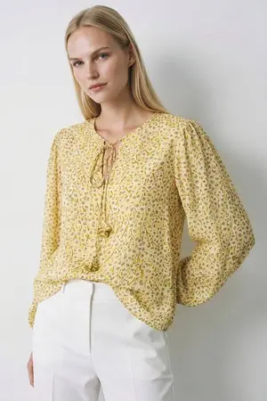 EXQUISE Florenz Crew Neck Tie Front Patterned Blouse