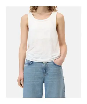 Closed Scoop-neck Tank Top