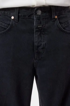 Closed Jenica Shorts