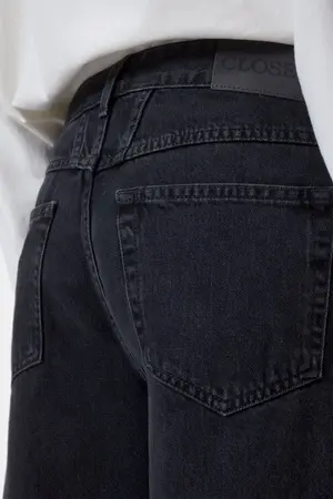 Closed Jenica Shorts
