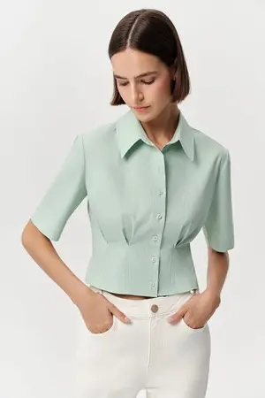 EXQUISE Charm Fitted Pleated Cropped Shirt - Green