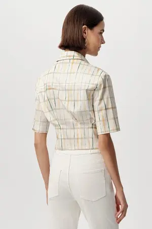 EXQUISE Alezae Short Sleeve Crop Shirt