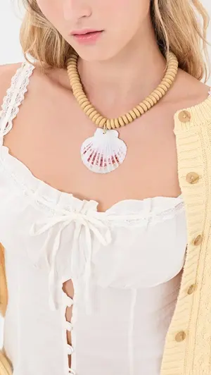 LOGAN TAY Carolina Shell Necklace