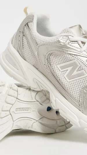 NEW BALANCE 530 Sneakers - Brown/beige