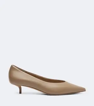 Max Mara Leather Pointed Toe Pumps - Beige