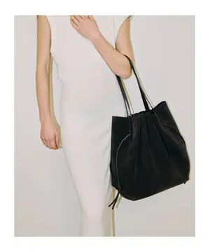 Yuzefi Scallop Tote Ganache Suede