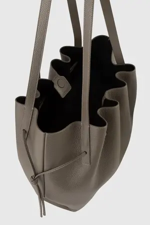 Yuzefi Scallop Tote Bag