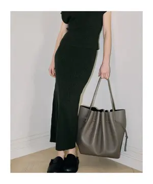 Yuzefi Scallop Tote Bag