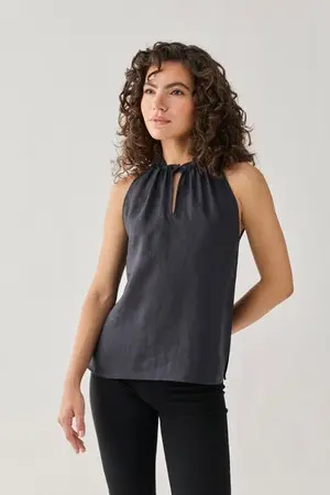 REISTOR Halter Neck Top