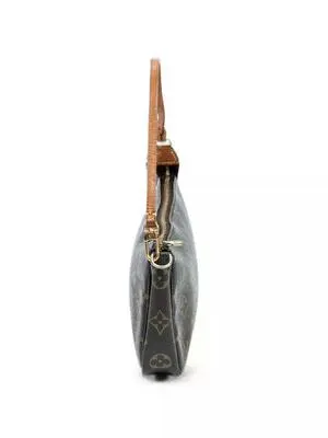 LOUIS VUITTON Pochette Shoulder Ba