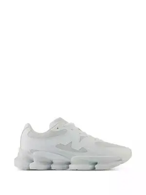 NEW BALANCE 2000 Sneakers - White