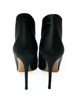 GIANVITO ROSSI Peep-toe Pumps - Black