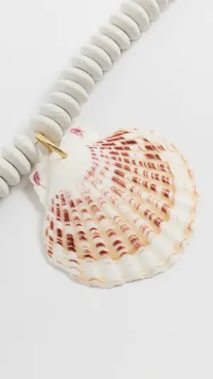 LOGAN TAY Carolina Shell Necklace