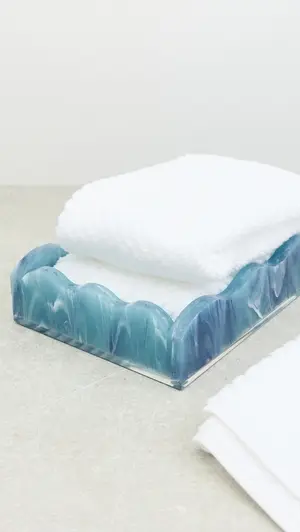 TIZO DESIGN Lucite Marbleized Guest Towel Tray