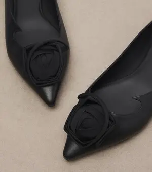 ROGER VIVIER Pointed Toe Ballet Flats - Black