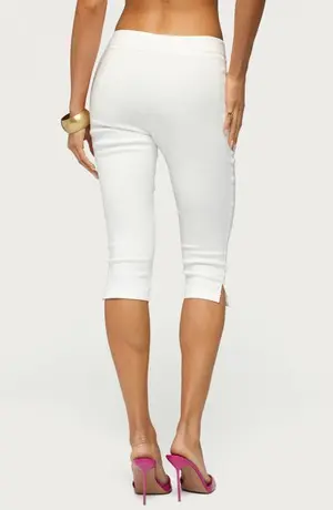EDIKTED Sarafina Capri Pants With Vented Hems