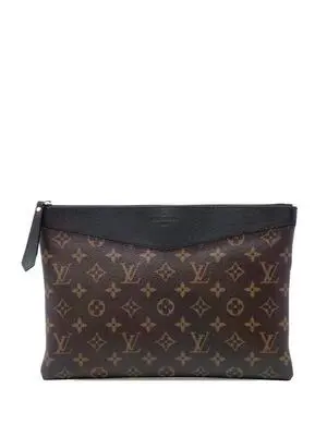 LOUIS VUITTON 2019 Monogram Daily Pouch Clutch Bag - Brown