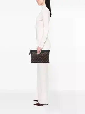 LOUIS VUITTON Monogram Canvas Daily Pouch Clutch Bag - Brown