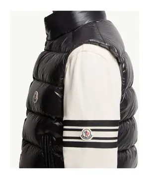 Moncler Tibb Logo Patch Zip-up Padded Gilet - Black