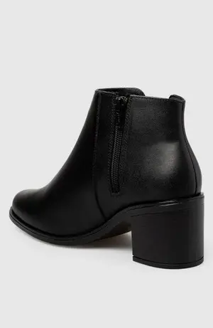 MANELA Alessa Block Heel Side Up Bootie